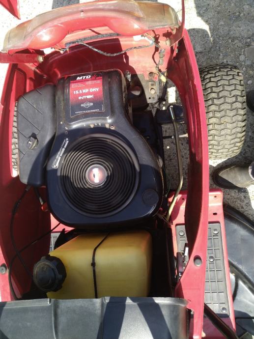 TRAKTOR KOSILICA MTD B 155 B&S MOTOR 15,5 KS S ULJNOM PUMPOM