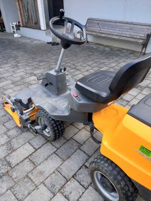 Traktorska kosilica STIGA rider SA UKLJUCENIM podiznim kosištem