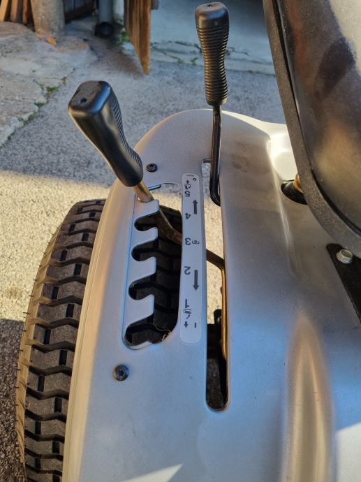 TRAKTORSKA KOSILICA MTD SILVERTAC 1071 / 175