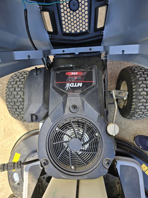 Traktorska kosilica MTD Silvertrac 107T/175 + dizalica za kosilicu