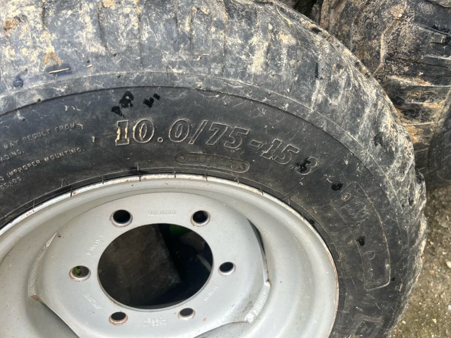 Gume i felge za traktorsku prikolicu