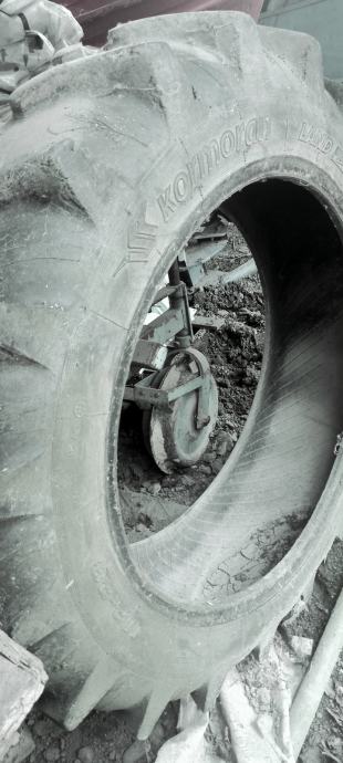 GUMA U DOBROM STANJU ZA MALI TRAKTOR