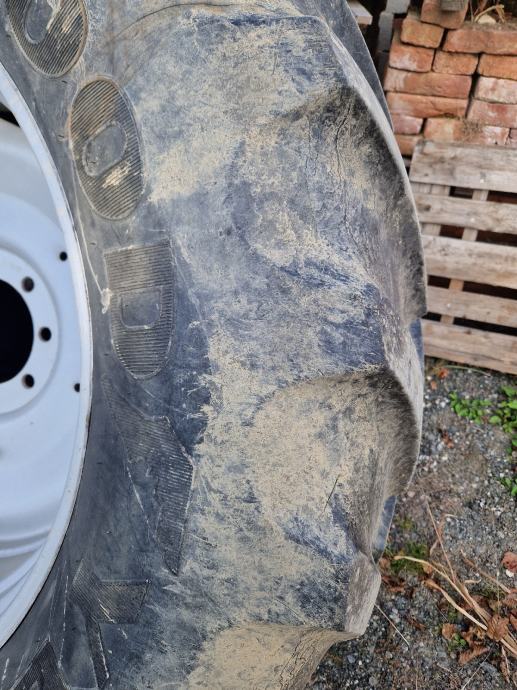Gume 600/65R38 Goodyear sa felgama
