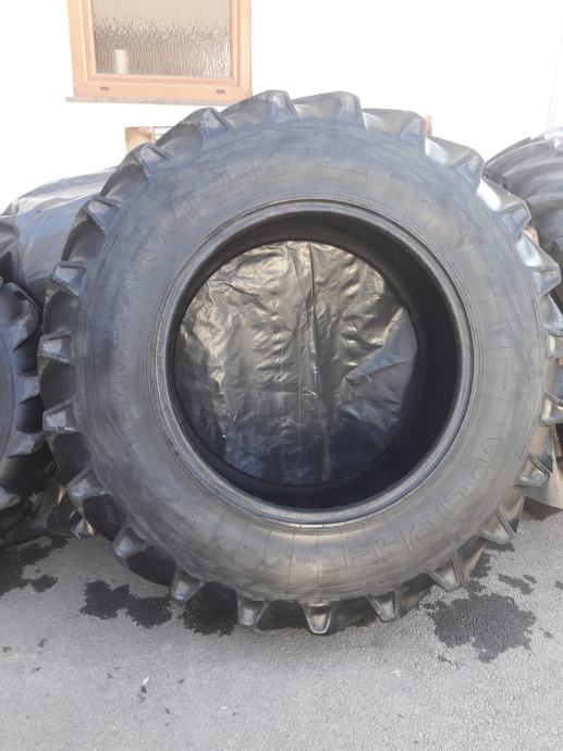 Traktorske gume 360/70R24 i 460/85R34 (18.4R34)