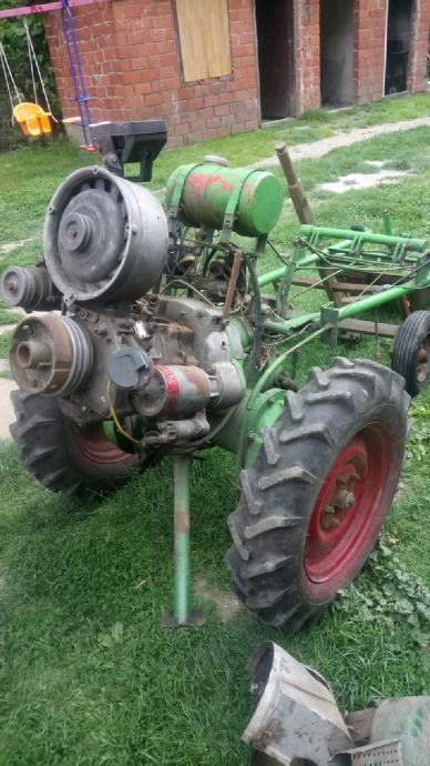jednoosovinski traktor Zetor kvar na motoru