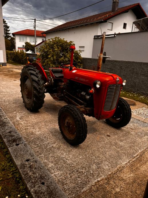 Traktor IMT 533