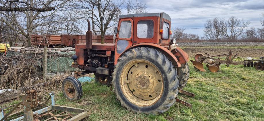 Traktor rus T40