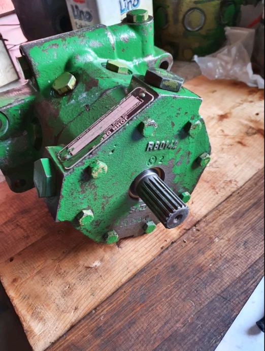 Hidraulična pumpa John Deere 65 litara