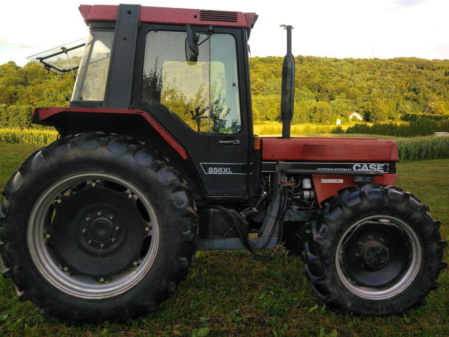 CASE INTERNATIONAL 856XL + UTOVARIVAC MAILLEUX MX 480
