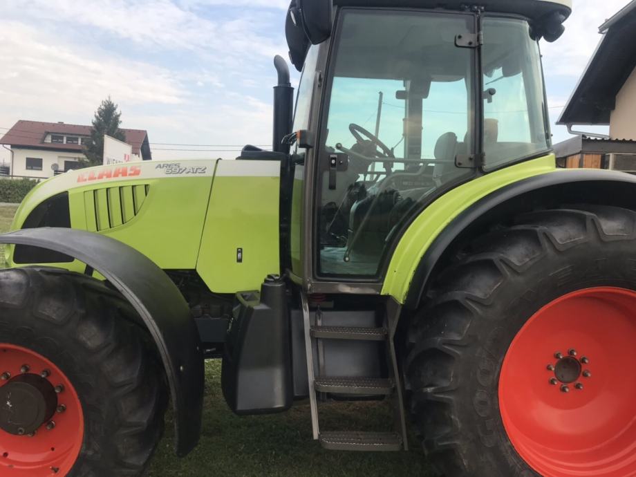 Claas ares 697