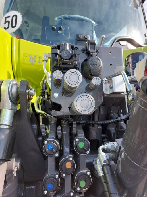 Claas Axion 830 CEBIS Hexashift - odmah dostupno