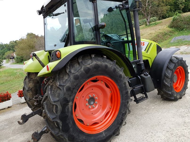 Claas Axos 330 CX