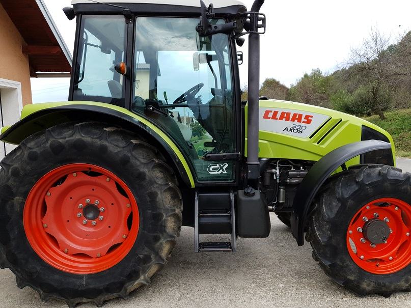 Claas Axos 330 CX