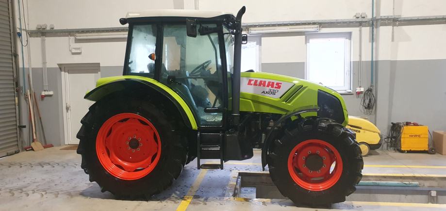 CLAAS AXOS 330