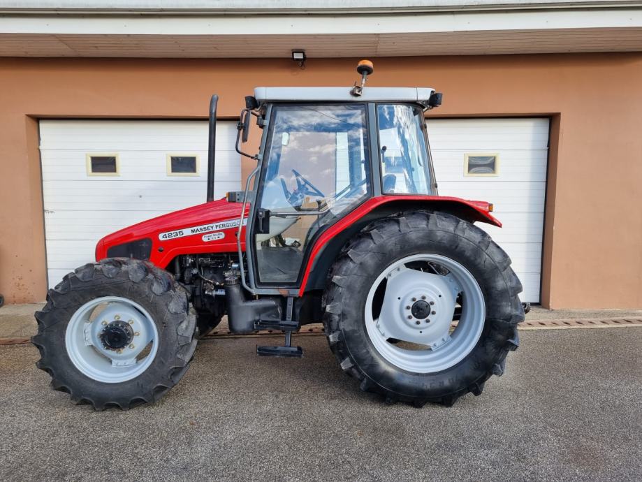 Massey Ferguson MF 4235