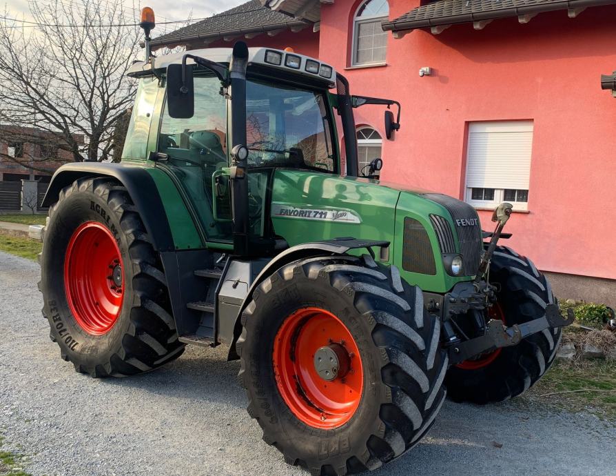 FENDT 711 VARIO KLIMA 53KM/H PRED.HIDRAULIK,TLS TOP STANJE KAO NOV