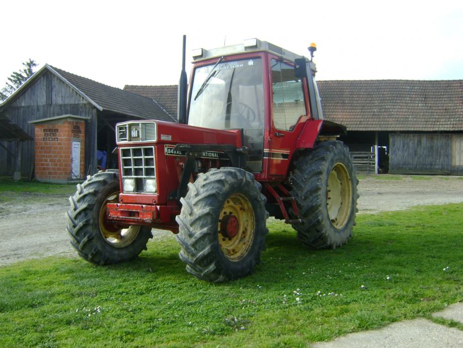 INTERNATIONAL 845 XL SA NOSAČIMA ZA PREDNJI UTOVARIVAČ U TOP STANJU!!!