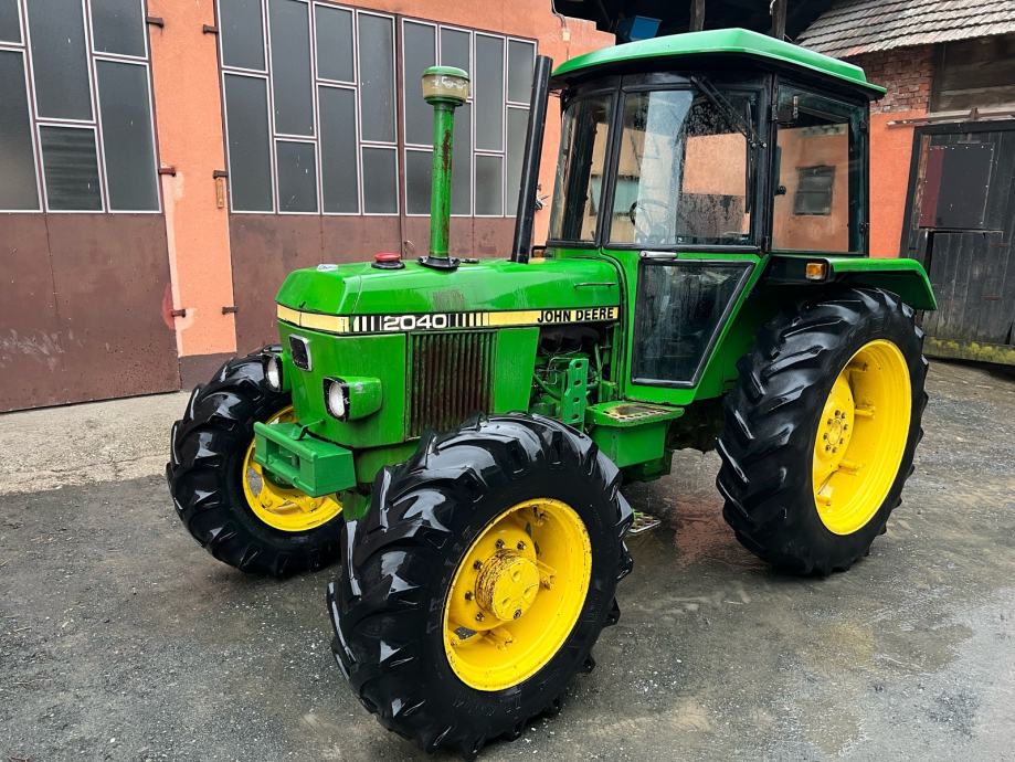 John Deere 2040