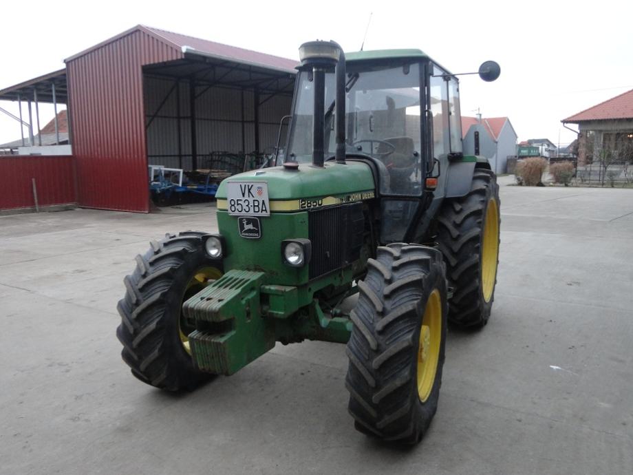 John Deere 2850