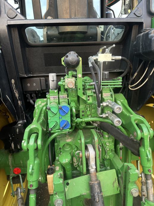 JOHN DEERE 6110 RC + prednji utovarivač