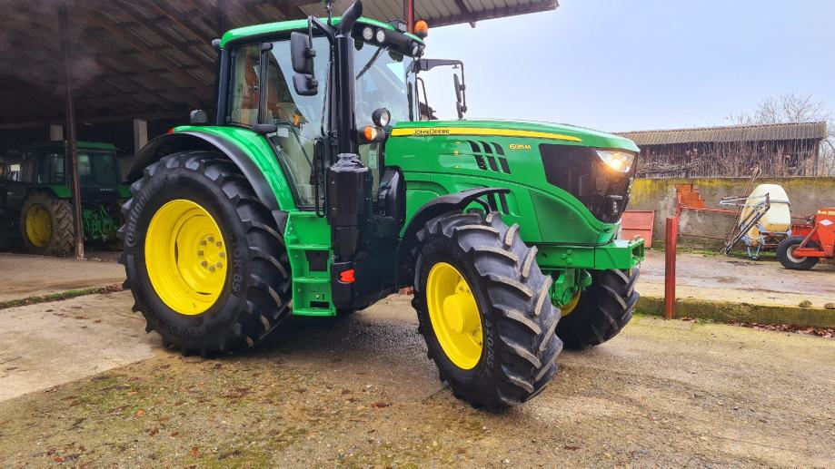 John Deere 6135M