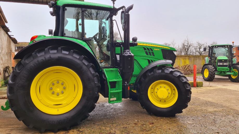 John Deere 6135M