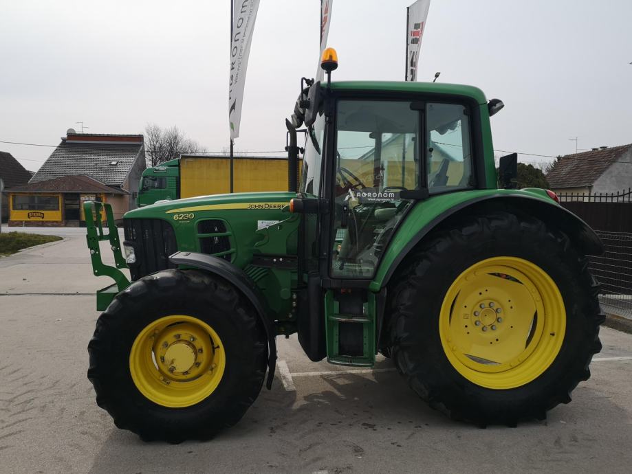 John Deere 6230