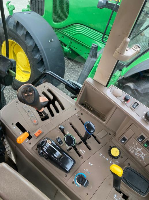 John Deere 6430