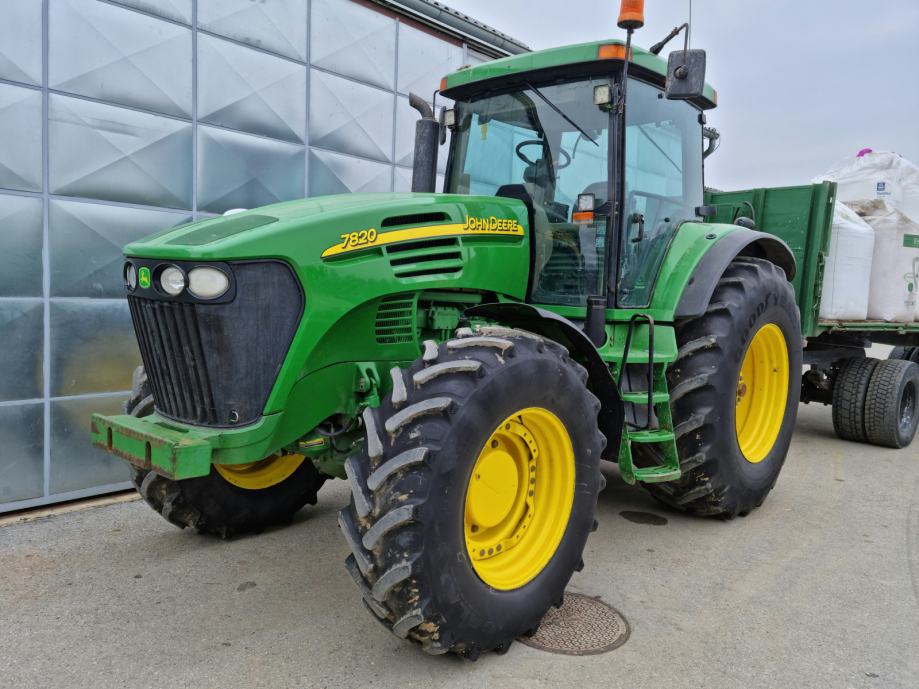 John deere 7820