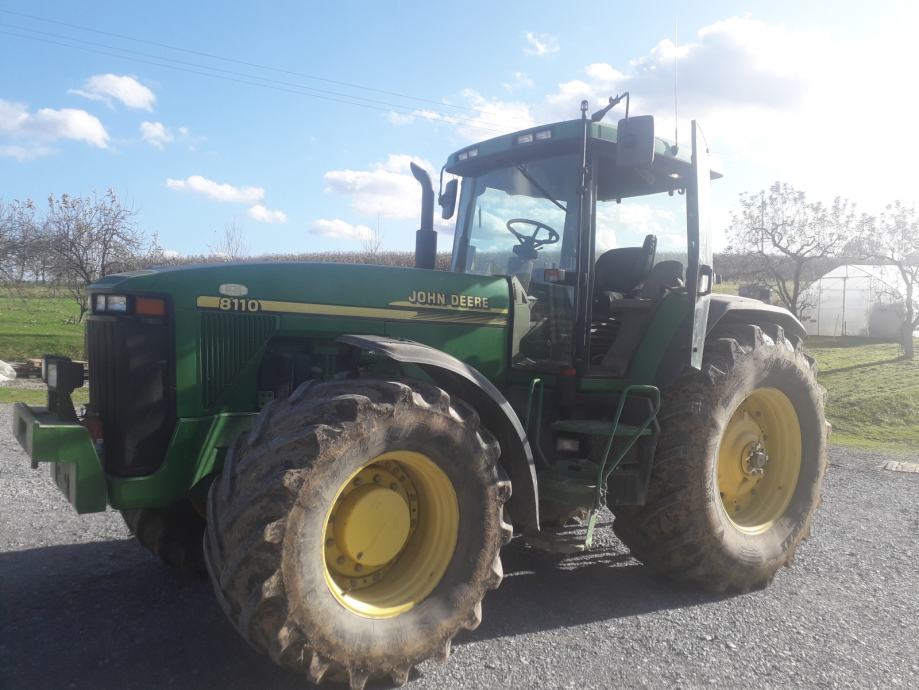 John Deere 8110