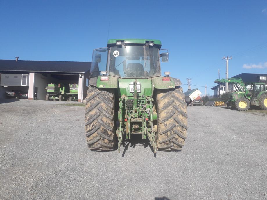 John Deere 8110