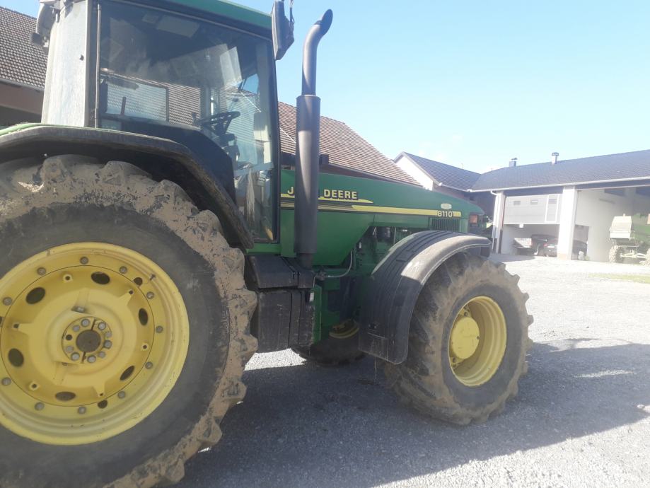 John Deere 8110