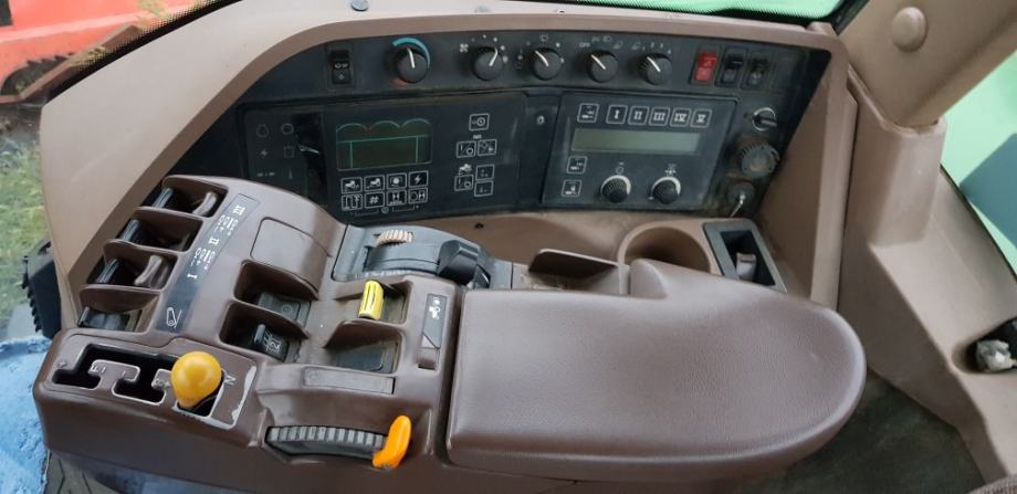 John Deere 8320