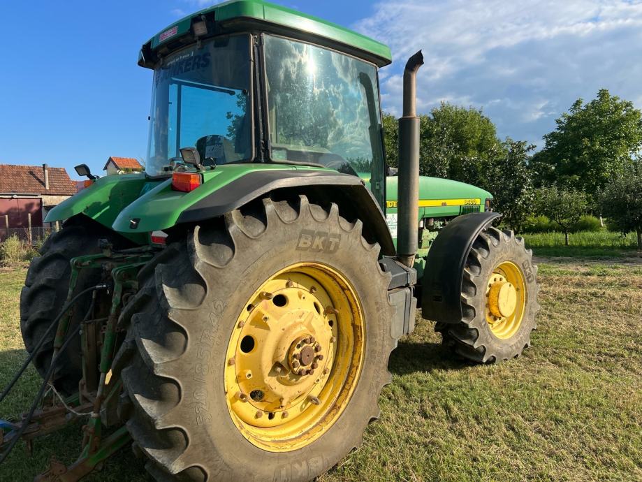 John Deere 8400