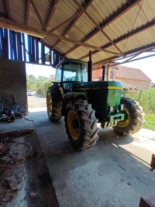 John Deere 4040s