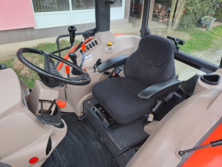 KUBOTA M8540 SA UTOVARIVAČEM KLIMA 2011.GOD KAO NOV