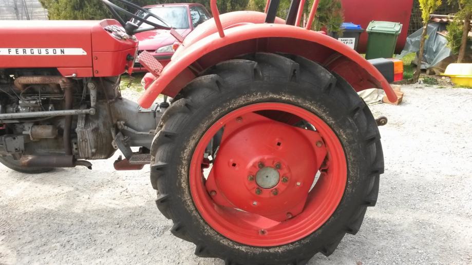 Traktor massey ferguson 130