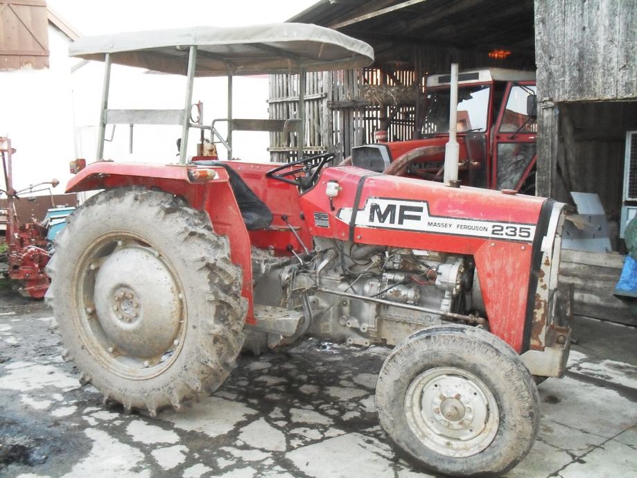Massey Ferguson 235