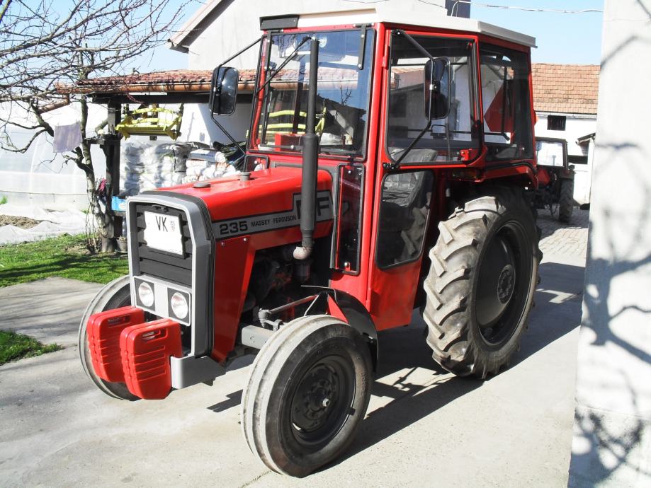 Massey Ferguson 235