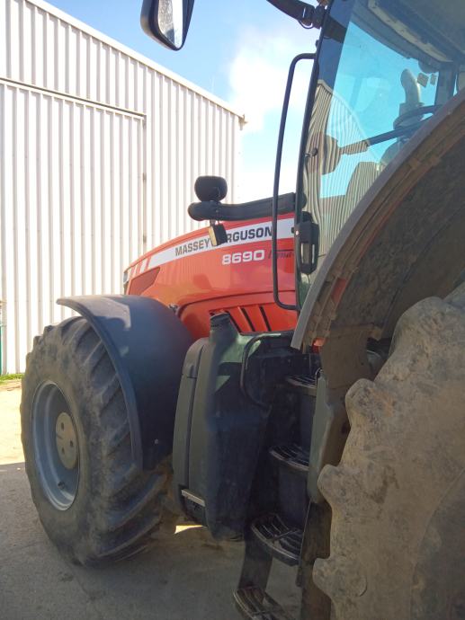 Massey Ferguson 8690