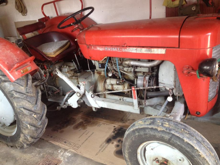 MASSEY FERGUSON TRAKTOR MF 30