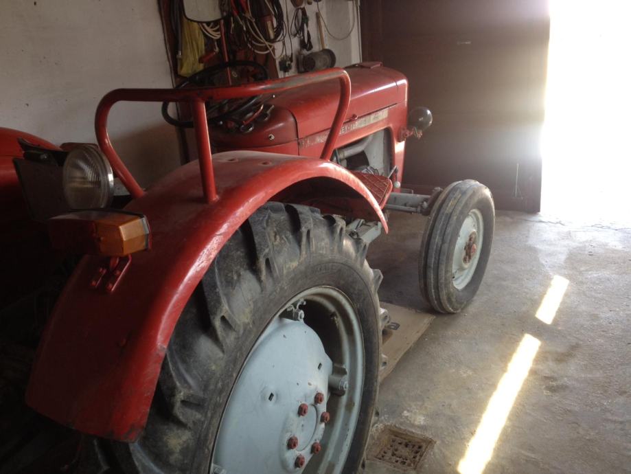 MASSEY FERGUSON TRAKTOR MF 30