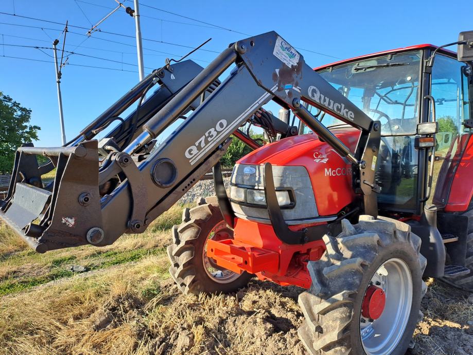 McCormick CX80 KLIMA 2003.GOD 40KM PRED.UTOVARIVAČ ORIGINALNO STANJE