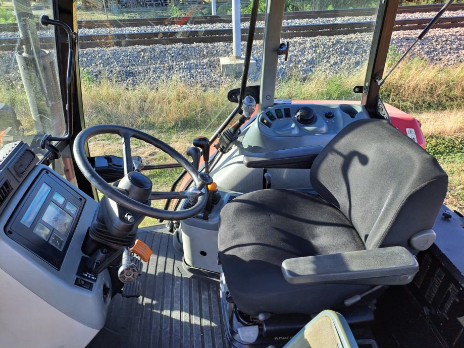 McCormick CX80 KLIMA 2003.GOD 40KM PRED.UTOVARIVAČ ORIGINALNO STANJE