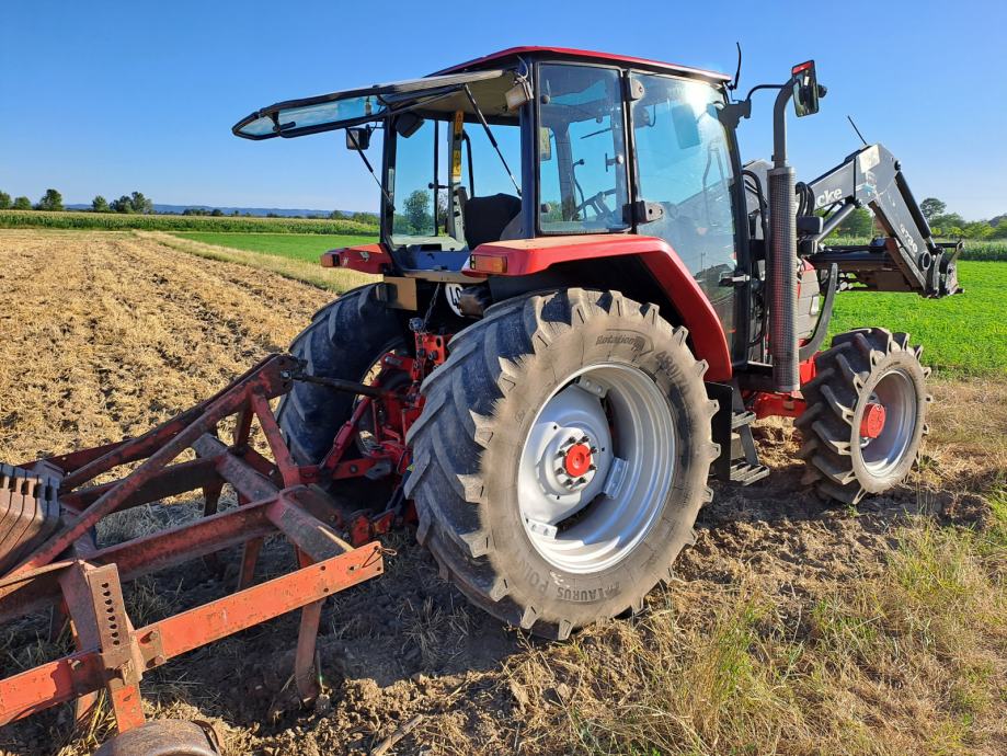 McCormick CX80 KLIMA 2003.GOD 40KM PRED.UTOVARIVAČ ORIGINALNO STANJE