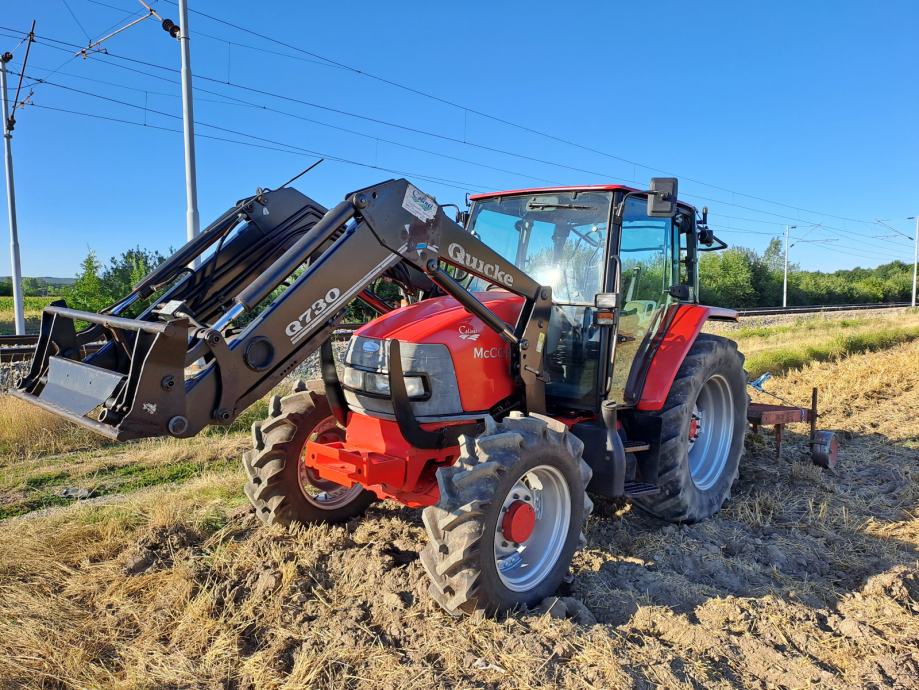 McCormick CX80 KLIMA 2003.GOD 40KM PRED.UTOVARIVAČ ORIGINALNO STANJE