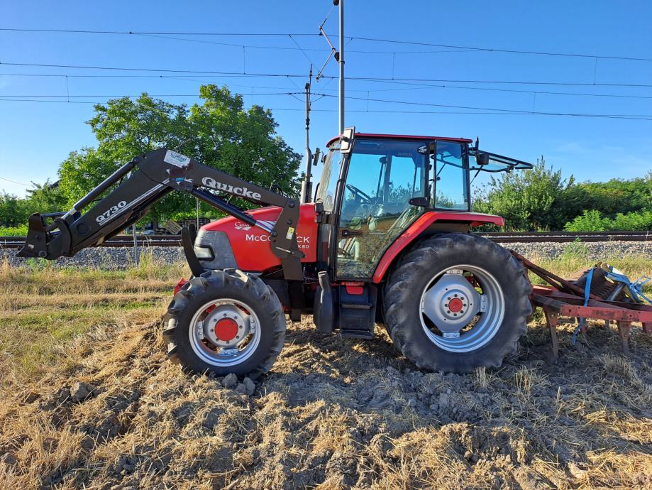 McCormick CX80 KLIMA 2003.GOD 40KM PRED.UTOVARIVAČ ORIGINALNO STANJE