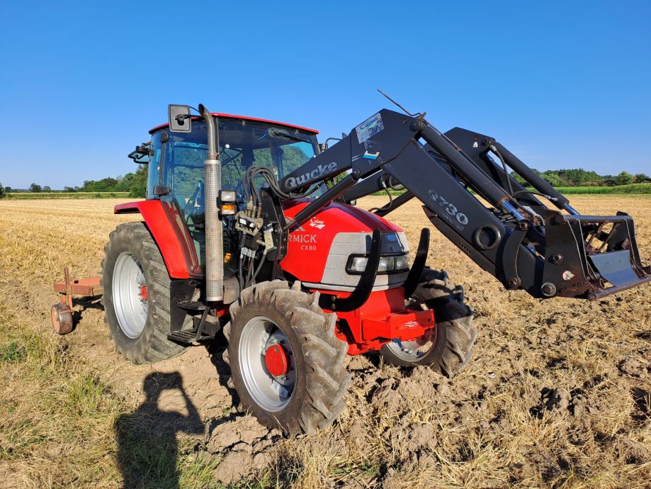 McCormick CX80 KLIMA 2003.GOD 40KM PRED.UTOVARIVAČ ORIGINALNO STANJE