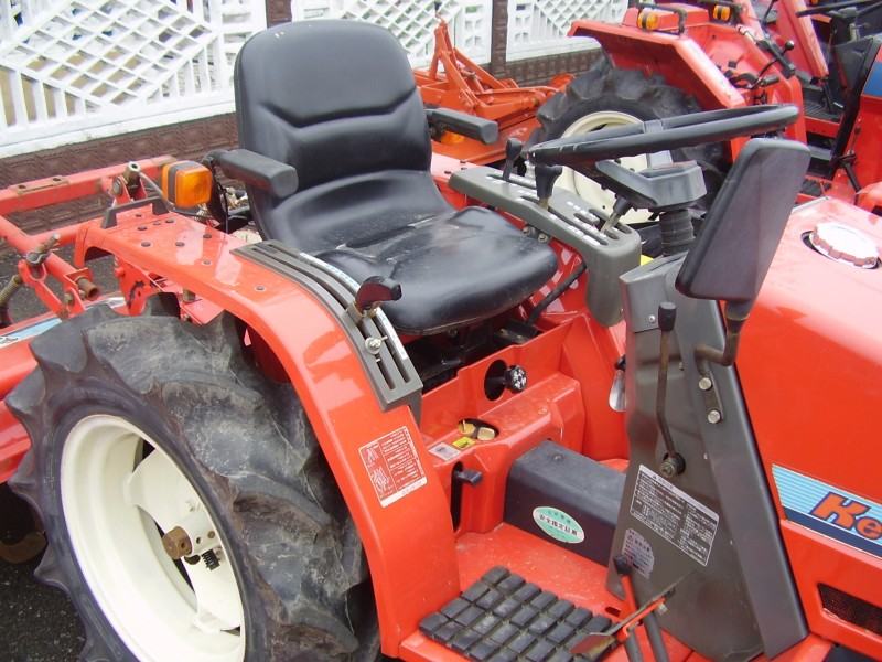Traktor Yanmar Ke-4