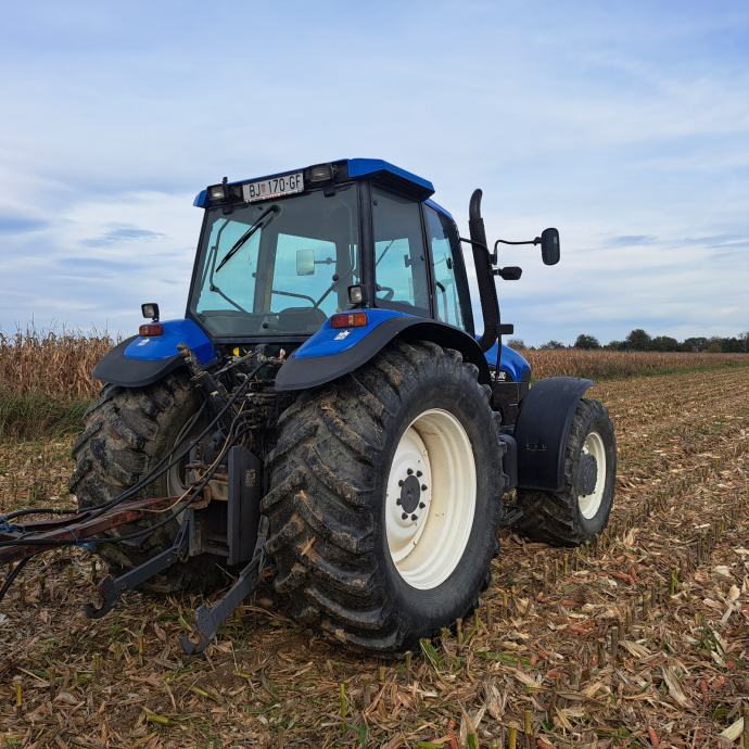 New Holland 8560